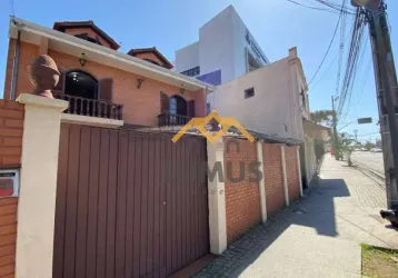 Casas à venda na Rua Bispo Dom José em Curitiba | Chaves na Mão