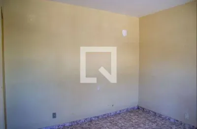 Casas para alugar na Rua Luís Pasteur em São Gonçalo | Chaves na Mão