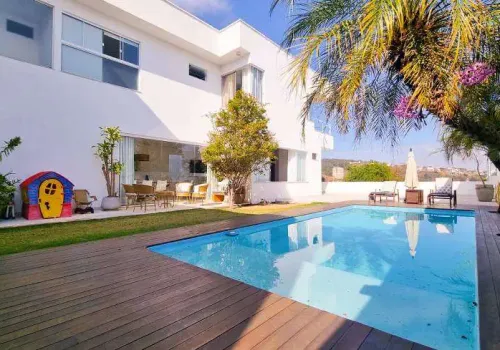 Casa em condomínio fechado com 5 quartos na Rua Deputado Lahyr Tostes ...