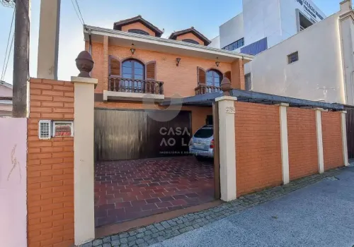 Casas à venda na Rua Bispo Dom José em Curitiba | Chaves na Mão