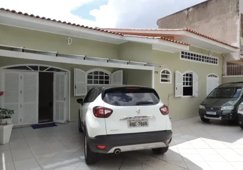 Casas mobiliados direto com o proprietário para alugar no Novo Mundo em Curitiba | Chaves na Mão