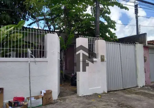 Casas com quintal com 3 quartos no Cordeiro no Recife | Chaves na Mão