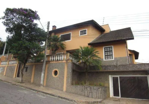 Casas com piscina com 4 quartos para alugar em Arujá - SP | Chaves na Mão