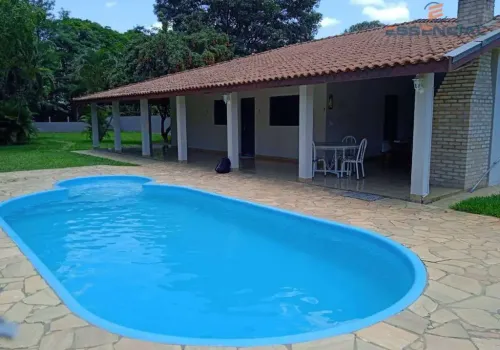 Chácaras com piscina para alugar em Botucatu - SP | Chaves na Mão