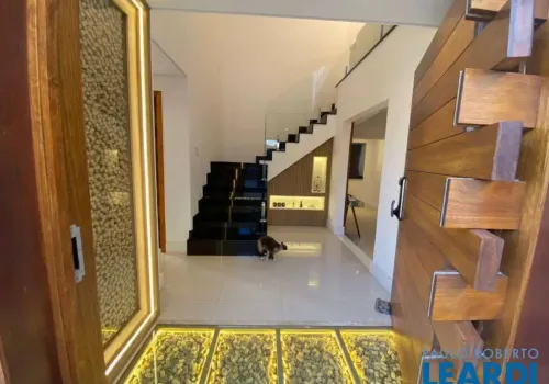 Casas com 4 quartos à venda na Avenida Francisco de Assis Dinis em ...