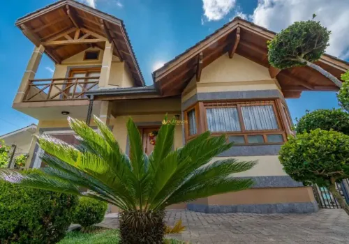 Casas mobiliados à venda no Loteamento Central em Canela | Chaves na Mão