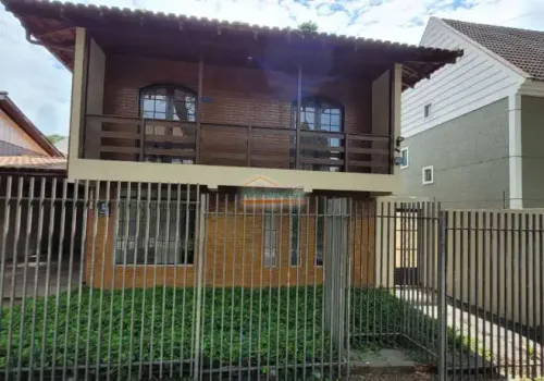 Casas com 4 quartos para alugar na Rua Via Veneto em Curitiba | Chaves na Mão
