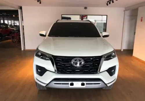 Toyota Hilux Sw4 2022-2023 à venda | Chaves na Mão