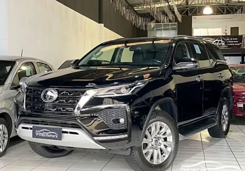 Toyota Hilux Sw4 2022 à venda em Londrina - PR | Chaves na Mão