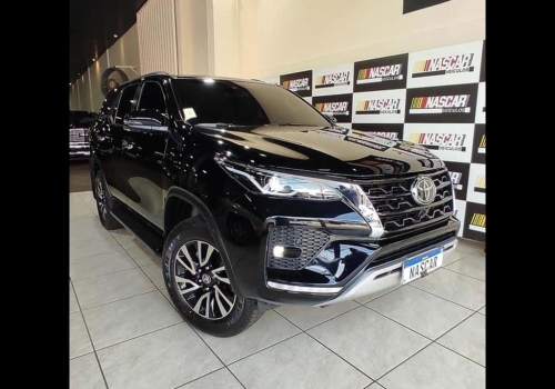 Toyota Hilux Sw4 2022 à venda em Londrina - PR | Chaves na Mão