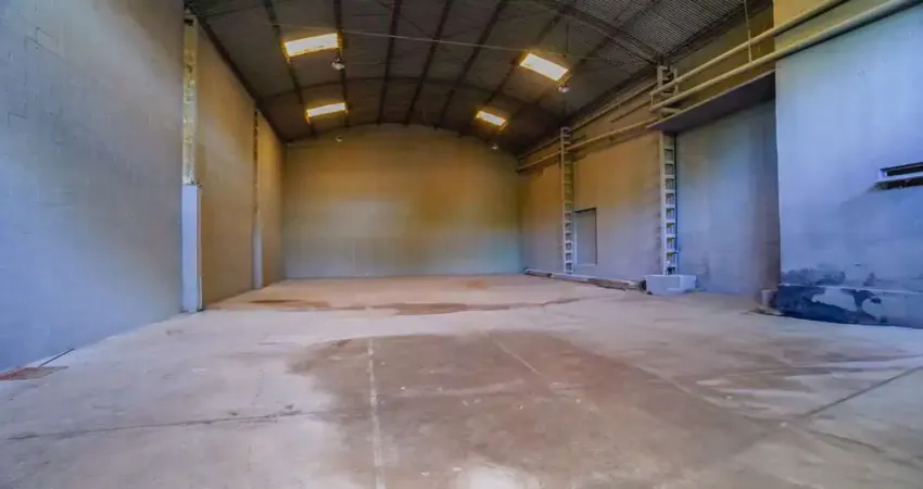 Barracão / Galpão / Depósito na Rua CM10, Setor Cândida de Morais ...