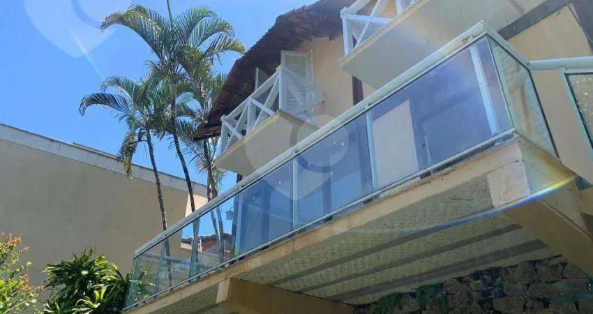 Casa em condomínio fechado com 3 quartos na Rua Jornalista Carlos ...